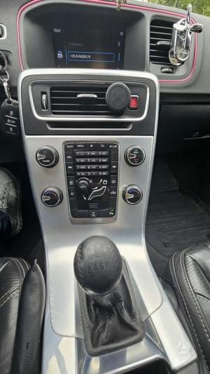 Grey Volvo V60 2012 in Vilnius, with an engine capacity of 2.00 L and mileage of 384 thousand km for 6300 €, photo 22 on AUTOMOTO.COM.LV