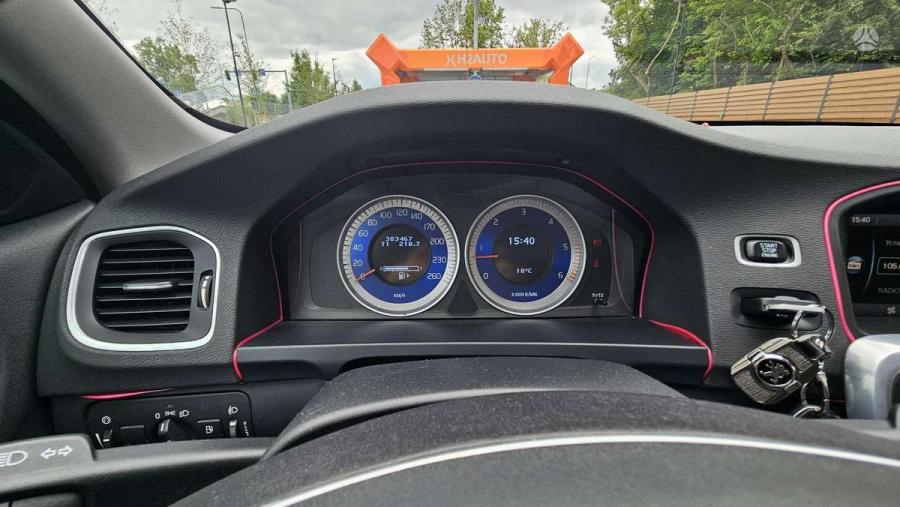 Grey Volvo V60 2012 in Vilnius, with an engine capacity of 2.00 L and mileage of 384 thousand km for 6300 €, photo 23 on AUTOMOTO.COM.LV