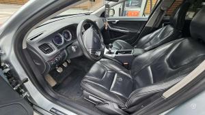 Grey Volvo V60 2012 in Vilnius, with an engine capacity of 2.00 L and mileage of 384 thousand km for 6300 €, photo 24 on AUTOMOTO.COM.LV