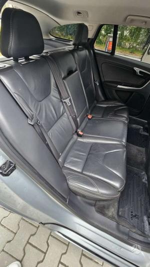 Grey Volvo V60 2012 in Vilnius, with an engine capacity of 2.00 L and mileage of 384 thousand km for 6300 €, photo 25 on AUTOMOTO.COM.LV