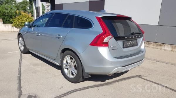 Grey Volvo V60 2012 in Riga, with an engine capacity of 1.60 L and mileage of 197 thousand km for 5300 €, photo 3 on AUTOMOTO.COM.LV