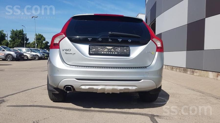 Pelēks Volvo V60 2012 Rīga, ar dzinēja tilpumu 1.60 L un nobraukumu 197 tūkst. km par 5300 €, foto 9 vietnē AUTOMOTO.COM.LV