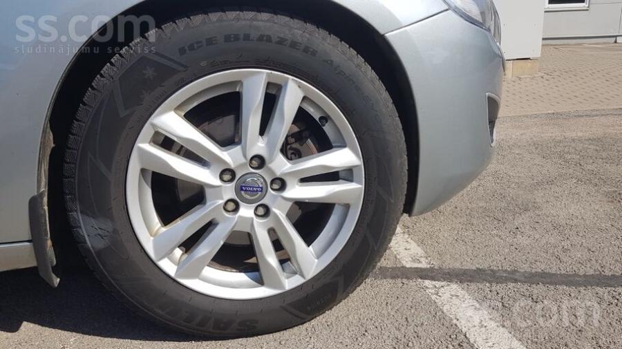 Pelēks Volvo V60 2012 Rīga, ar dzinēja tilpumu 1.60 L un nobraukumu 197 tūkst. km par 5300 €, foto 20 vietnē AUTOMOTO.COM.LV