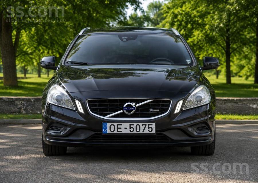 Pelēks Volvo V60 2012 Liepāja, ar dzinēja tilpumu 2.40 L un nobraukumu 333 tūkst. km par 8000 €, foto 1 vietnē AUTOMOTO.COM.LV
