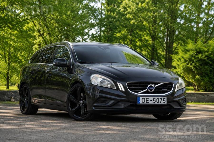 Pelēks Volvo V60 2012 Liepāja, ar dzinēja tilpumu 2.40 L un nobraukumu 333 tūkst. km par 8000 €, foto 3 vietnē AUTOMOTO.COM.LV