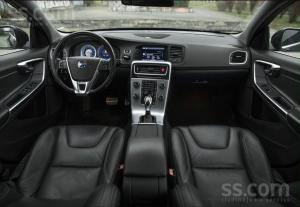 Pelēks Volvo V60 2012 Liepāja, ar dzinēja tilpumu 2.40 L un nobraukumu 333 tūkst. km par 8000 €, foto 6 vietnē AUTOMOTO.COM.LV