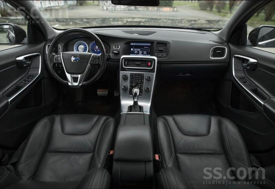 Pelēks Volvo V60 2012 Liepāja, ar dzinēja tilpumu 2.40 L un nobraukumu 333 tūkst. km par 8000 €, foto 6 vietnē AUTOMOTO.COM.LV