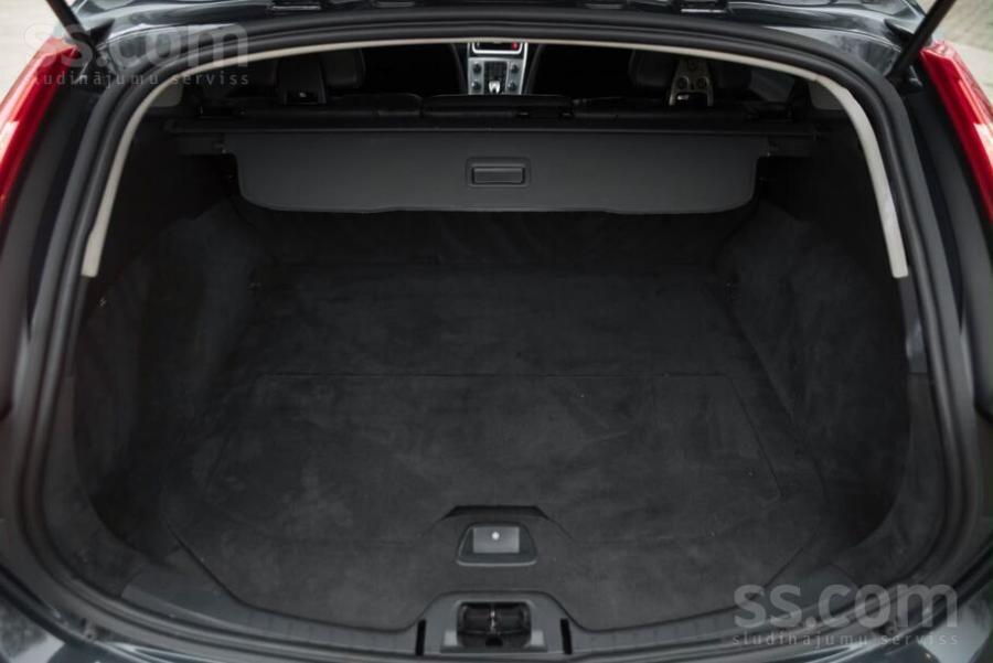 Pelēks Volvo V60 2012 Liepāja, ar dzinēja tilpumu 2.40 L un nobraukumu 333 tūkst. km par 8000 €, foto 7 vietnē AUTOMOTO.COM.LV