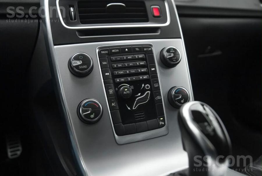 Pelēks Volvo V60 2012 Liepāja, ar dzinēja tilpumu 2.40 L un nobraukumu 333 tūkst. km par 8000 €, foto 10 vietnē AUTOMOTO.COM.LV