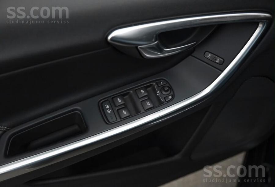 Pelēks Volvo V60 2012 Liepāja, ar dzinēja tilpumu 2.40 L un nobraukumu 333 tūkst. km par 8000 €, foto 11 vietnē AUTOMOTO.COM.LV