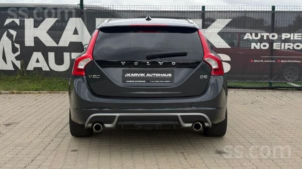 Grey Volvo V60 2012 in Liepaja, with an engine capacity of 2.40 L and mileage of 334 thousand km for 8250 €, photo 5 on AUTOMOTO.COM.LV
