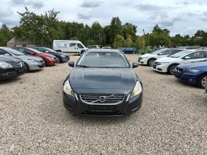 Grey Volvo V60 2012 in Vilnius, with an engine capacity of 1.56 L and mileage of 249 thousand km for 3750 €, photo 3 on AUTOMOTO.COM.LV