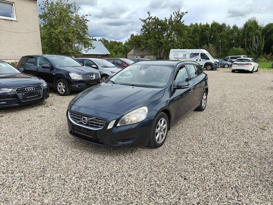 Grey Volvo V60 2012 in Vilnius, with an engine capacity of 1.56 L and mileage of 249 thousand km for 3750 €, photo 4 on AUTOMOTO.COM.LV