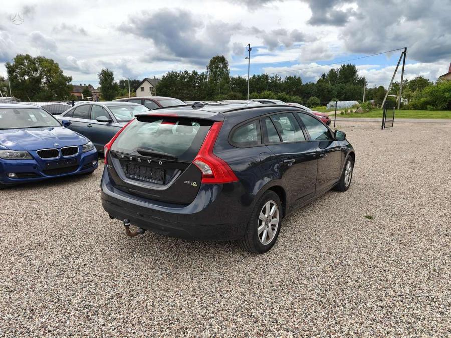 Grey Volvo V60 2012 in Vilnius, with an engine capacity of 1.56 L and mileage of 249 thousand km for 3750 €, photo 6 on AUTOMOTO.COM.LV