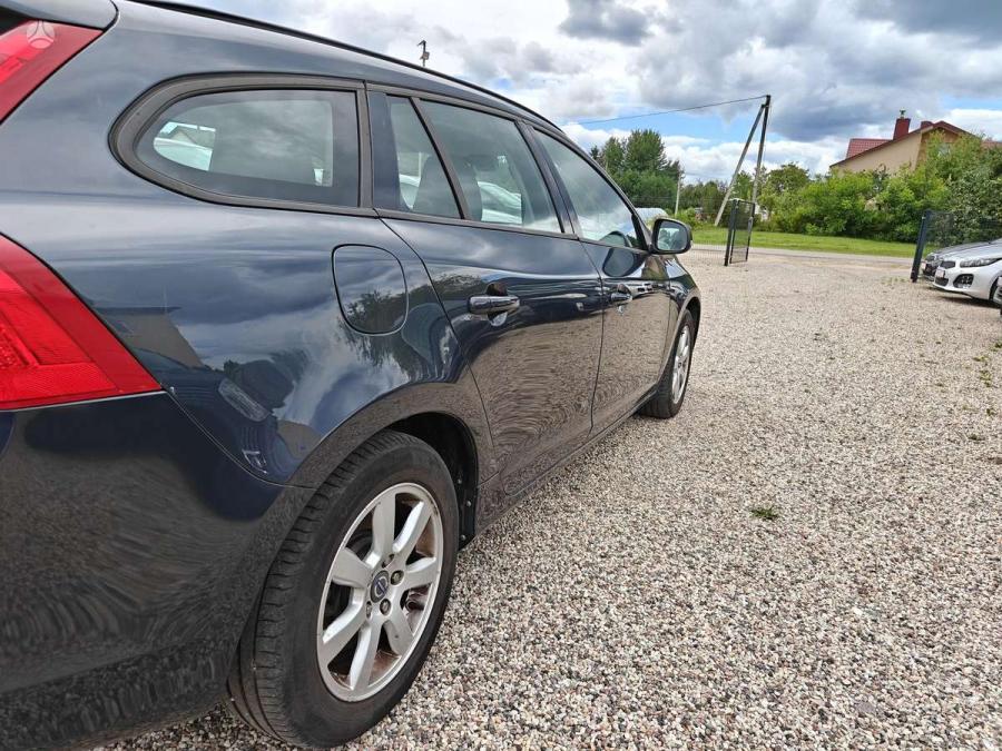 Grey Volvo V60 2012 in Vilnius, with an engine capacity of 1.56 L and mileage of 249 thousand km for 3750 €, photo 7 on AUTOMOTO.COM.LV