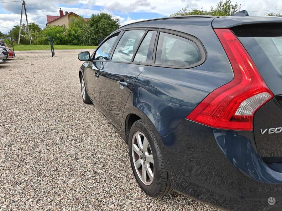 Grey Volvo V60 2012 in Vilnius, with an engine capacity of 1.56 L and mileage of 249 thousand km for 3750 €, photo 9 on AUTOMOTO.COM.LV