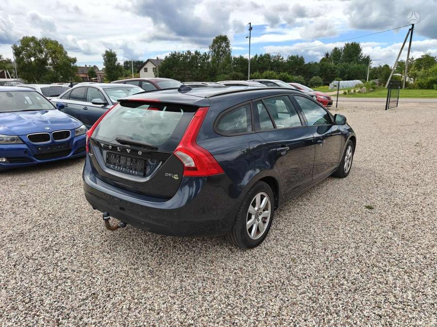 Grey Volvo V60 2012 in Vilnius, with an engine capacity of 1.56 L and mileage of 249 thousand km for 3750 €, photo 10 on AUTOMOTO.COM.LV