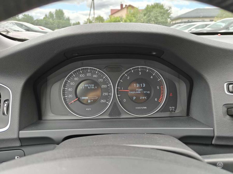Grey Volvo V60 2012 in Vilnius, with an engine capacity of 1.56 L and mileage of 249 thousand km for 3750 €, photo 13 on AUTOMOTO.COM.LV