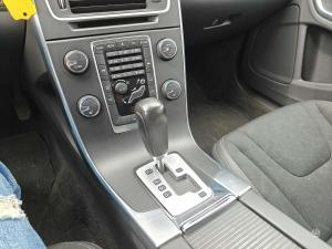 Grey Volvo V60 2012 in Vilnius, with an engine capacity of 1.56 L and mileage of 249 thousand km for 3750 €, photo 14 on AUTOMOTO.COM.LV
