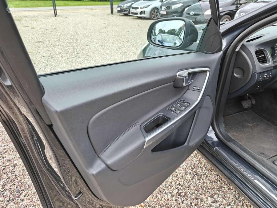 Grey Volvo V60 2012 in Vilnius, with an engine capacity of 1.56 L and mileage of 249 thousand km for 3750 €, photo 15 on AUTOMOTO.COM.LV