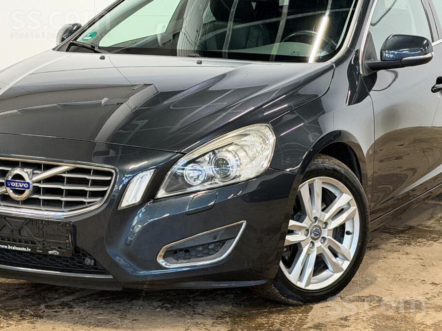 Pelēks Volvo V60 2012 Jūrmala, ar dzinēja tilpumu 2.00 L un nobraukumu 332 tūkst. km par 6495 €, foto 3 vietnē AUTOMOTO.COM.LV