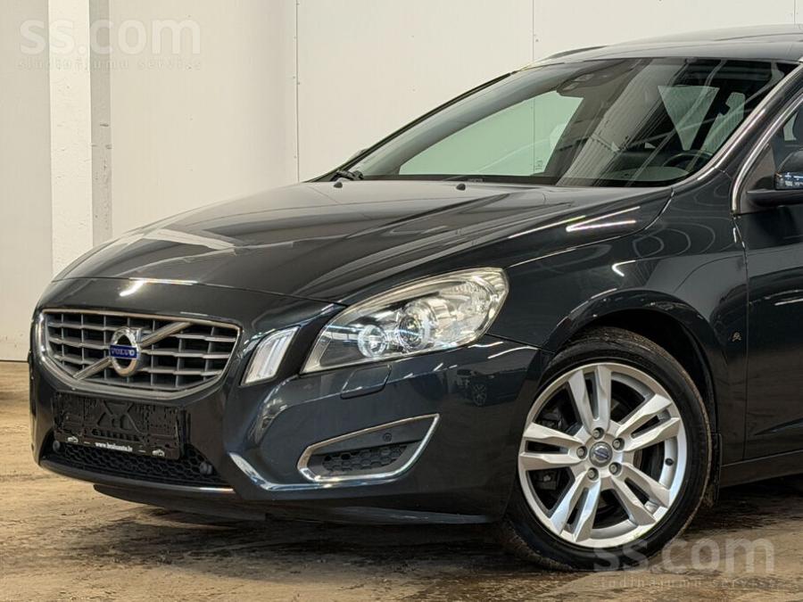 Pelēks Volvo V60 2012 Jūrmala, ar dzinēja tilpumu 2.00 L un nobraukumu 332 tūkst. km par 6495 €, foto 4 vietnē AUTOMOTO.COM.LV