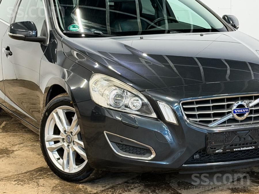Pelēks Volvo V60 2012 Jūrmala, ar dzinēja tilpumu 2.00 L un nobraukumu 332 tūkst. km par 6495 €, foto 6 vietnē AUTOMOTO.COM.LV