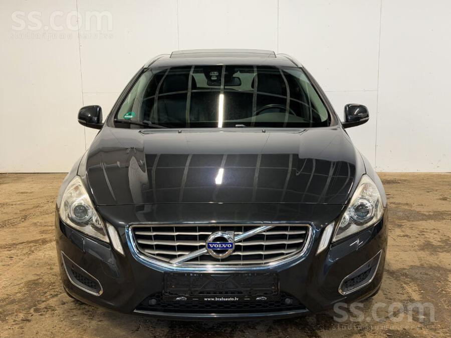 Pelēks Volvo V60 2012 Jūrmala, ar dzinēja tilpumu 2.00 L un nobraukumu 332 tūkst. km par 6495 €, foto 7 vietnē AUTOMOTO.COM.LV