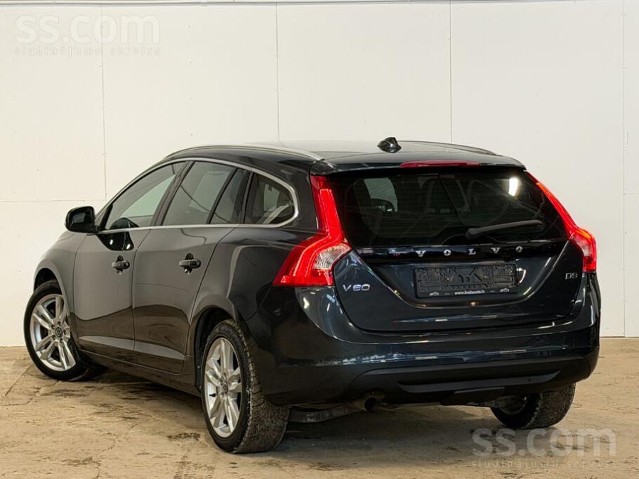 Pelēks Volvo V60 2012 Jūrmala, ar dzinēja tilpumu 2.00 L un nobraukumu 332 tūkst. km par 6495 €, foto 8 vietnē AUTOMOTO.COM.LV