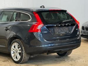 Pelēks Volvo V60 2012 Jūrmala, ar dzinēja tilpumu 2.00 L un nobraukumu 332 tūkst. km par 6495 €, foto 10 vietnē AUTOMOTO.COM.LV