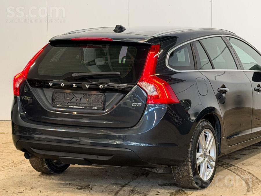 Pelēks Volvo V60 2012 Jūrmala, ar dzinēja tilpumu 2.00 L un nobraukumu 332 tūkst. km par 6495 €, foto 12 vietnē AUTOMOTO.COM.LV
