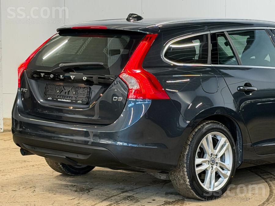 Pelēks Volvo V60 2012 Jūrmala, ar dzinēja tilpumu 2.00 L un nobraukumu 332 tūkst. km par 6495 €, foto 13 vietnē AUTOMOTO.COM.LV