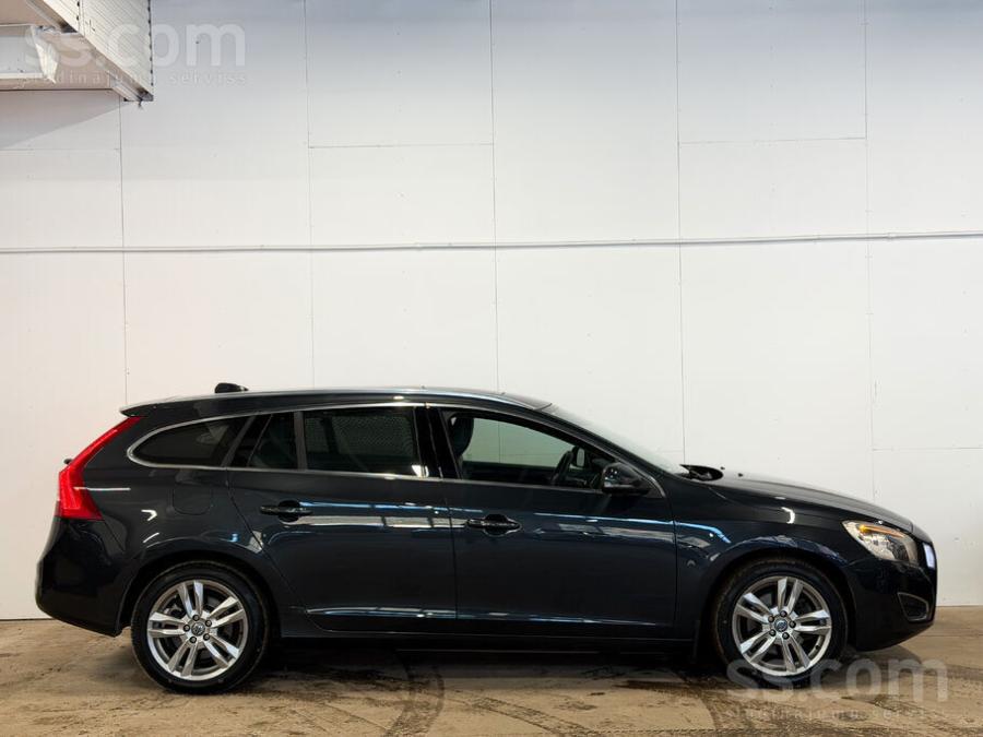 Pelēks Volvo V60 2012 Jūrmala, ar dzinēja tilpumu 2.00 L un nobraukumu 332 tūkst. km par 6495 €, foto 14 vietnē AUTOMOTO.COM.LV