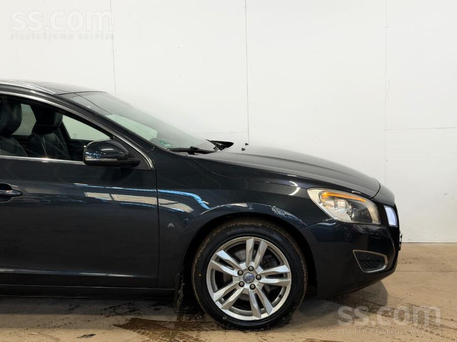 Pelēks Volvo V60 2012 Jūrmala, ar dzinēja tilpumu 2.00 L un nobraukumu 332 tūkst. km par 6495 €, foto 16 vietnē AUTOMOTO.COM.LV