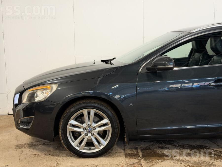 Pelēks Volvo V60 2012 Jūrmala, ar dzinēja tilpumu 2.00 L un nobraukumu 332 tūkst. km par 6495 €, foto 18 vietnē AUTOMOTO.COM.LV