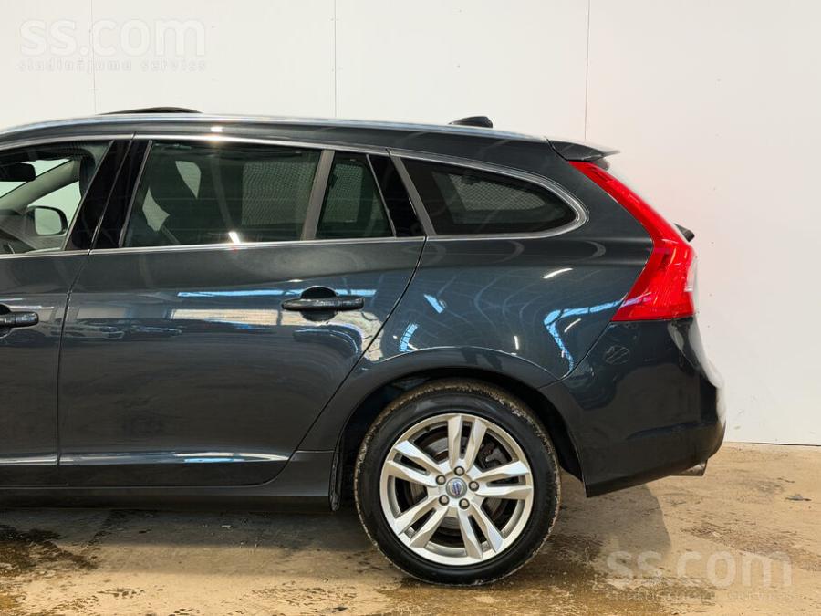 Pelēks Volvo V60 2012 Jūrmala, ar dzinēja tilpumu 2.00 L un nobraukumu 332 tūkst. km par 6495 €, foto 19 vietnē AUTOMOTO.COM.LV