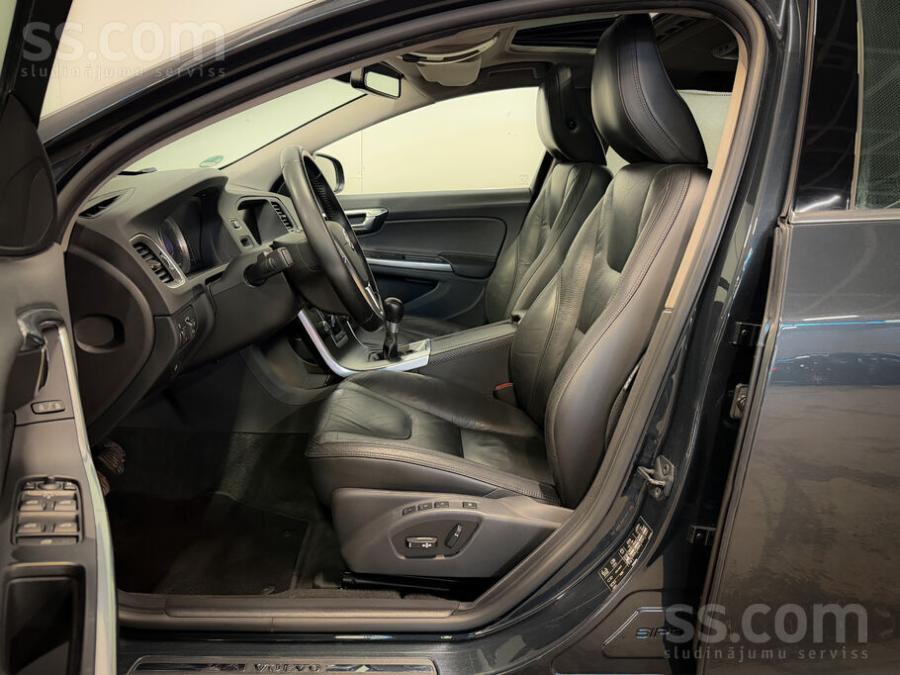 Pelēks Volvo V60 2012 Jūrmala, ar dzinēja tilpumu 2.00 L un nobraukumu 332 tūkst. km par 6495 €, foto 20 vietnē AUTOMOTO.COM.LV