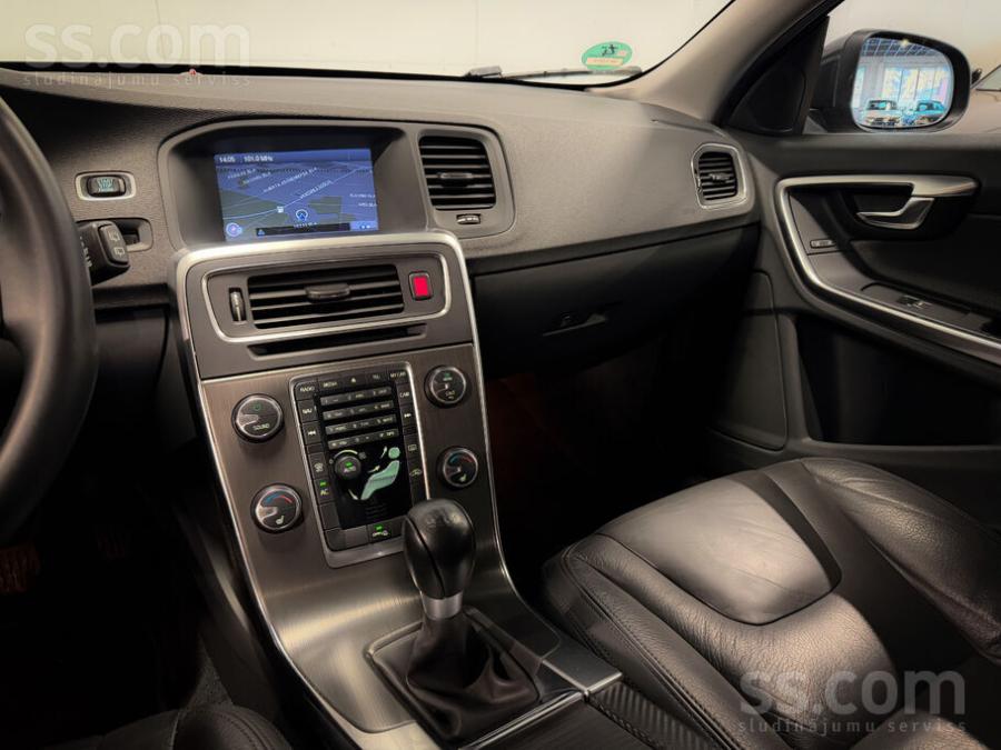 Pelēks Volvo V60 2012 Jūrmala, ar dzinēja tilpumu 2.00 L un nobraukumu 332 tūkst. km par 6495 €, foto 23 vietnē AUTOMOTO.COM.LV