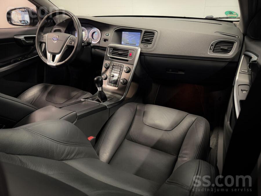 Pelēks Volvo V60 2012 Jūrmala, ar dzinēja tilpumu 2.00 L un nobraukumu 332 tūkst. km par 6495 €, foto 24 vietnē AUTOMOTO.COM.LV