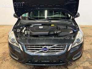 Pelēks Volvo V60 2012 Jūrmala, ar dzinēja tilpumu 2.00 L un nobraukumu 332 tūkst. km par 6495 €, foto 33 vietnē AUTOMOTO.COM.LV