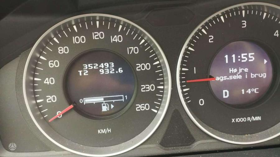 Grey Volvo V60 2012 in Kaunas, with an engine capacity of 1.98 L and mileage of 350 thousand km for 4200 €, photo 5 on AUTOMOTO.COM.LV