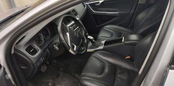 Grey Volvo V60 2012 in Kaunas, with an engine capacity of 1.98 L and mileage of 350 thousand km for 4200 €, photo 5 on AUTOMOTO.COM.LV
