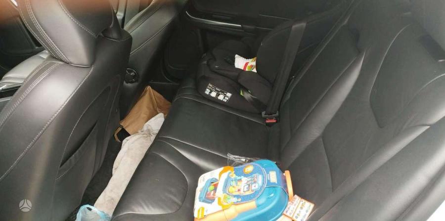 Grey Volvo V60 2012 in Kaunas, with an engine capacity of 1.98 L and mileage of 350 thousand km for 4200 €, photo 7 on AUTOMOTO.COM.LV
