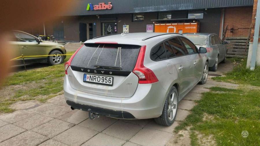 Grey Volvo V60 2012 in Kaunas, with an engine capacity of 1.98 L and mileage of 350 thousand km for 4200 €, photo 9 on AUTOMOTO.COM.LV