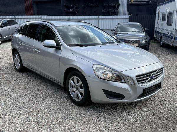 Grey Volvo V60 2012 in Kaunas, with an engine capacity of 1.56 L and mileage of 288 thousand km for 4950 €, photo 1 on AUTOMOTO.COM.LV