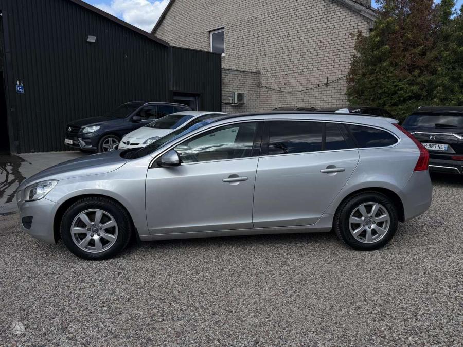 Grey Volvo V60 2012 in Kaunas, with an engine capacity of 1.56 L and mileage of 288 thousand km for 4950 €, photo 5 on AUTOMOTO.COM.LV