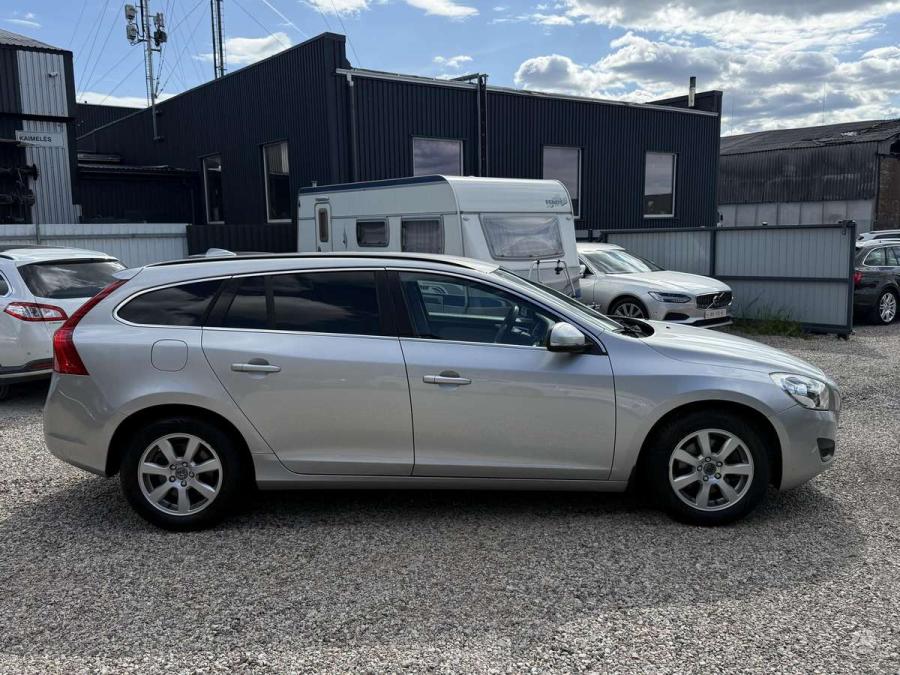 Grey Volvo V60 2012 in Kaunas, with an engine capacity of 1.56 L and mileage of 288 thousand km for 4950 €, photo 6 on AUTOMOTO.COM.LV