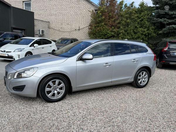 Grey Volvo V60 2012 in Kaunas, with an engine capacity of 1.56 L and mileage of 288 thousand km for 4950 €, photo 7 on AUTOMOTO.COM.LV