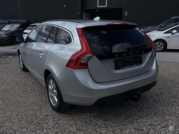 Grey Volvo V60 2012 in Kaunas, with an engine capacity of 1.56 L and mileage of 288 thousand km for 4950 €, photo 8 on AUTOMOTO.COM.LV