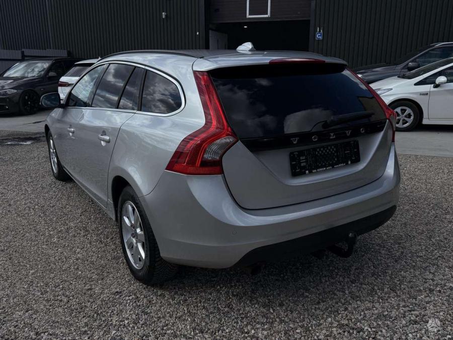 Grey Volvo V60 2012 in Kaunas, with an engine capacity of 1.56 L and mileage of 288 thousand km for 4950 €, photo 9 on AUTOMOTO.COM.LV